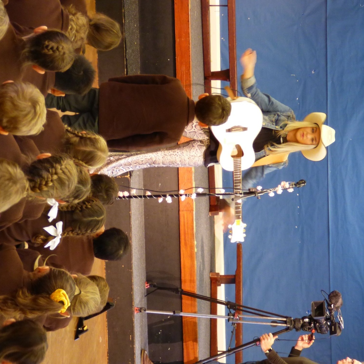 Avalon School - Megan Louise visits Avalon!